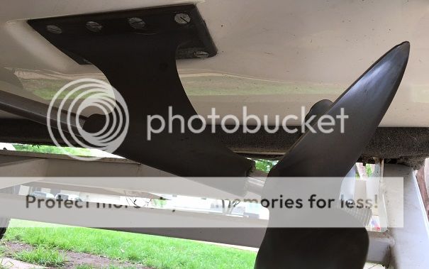 Removing the prop shaft strut from 93 Mastercraft inboard | 2 Cool ...